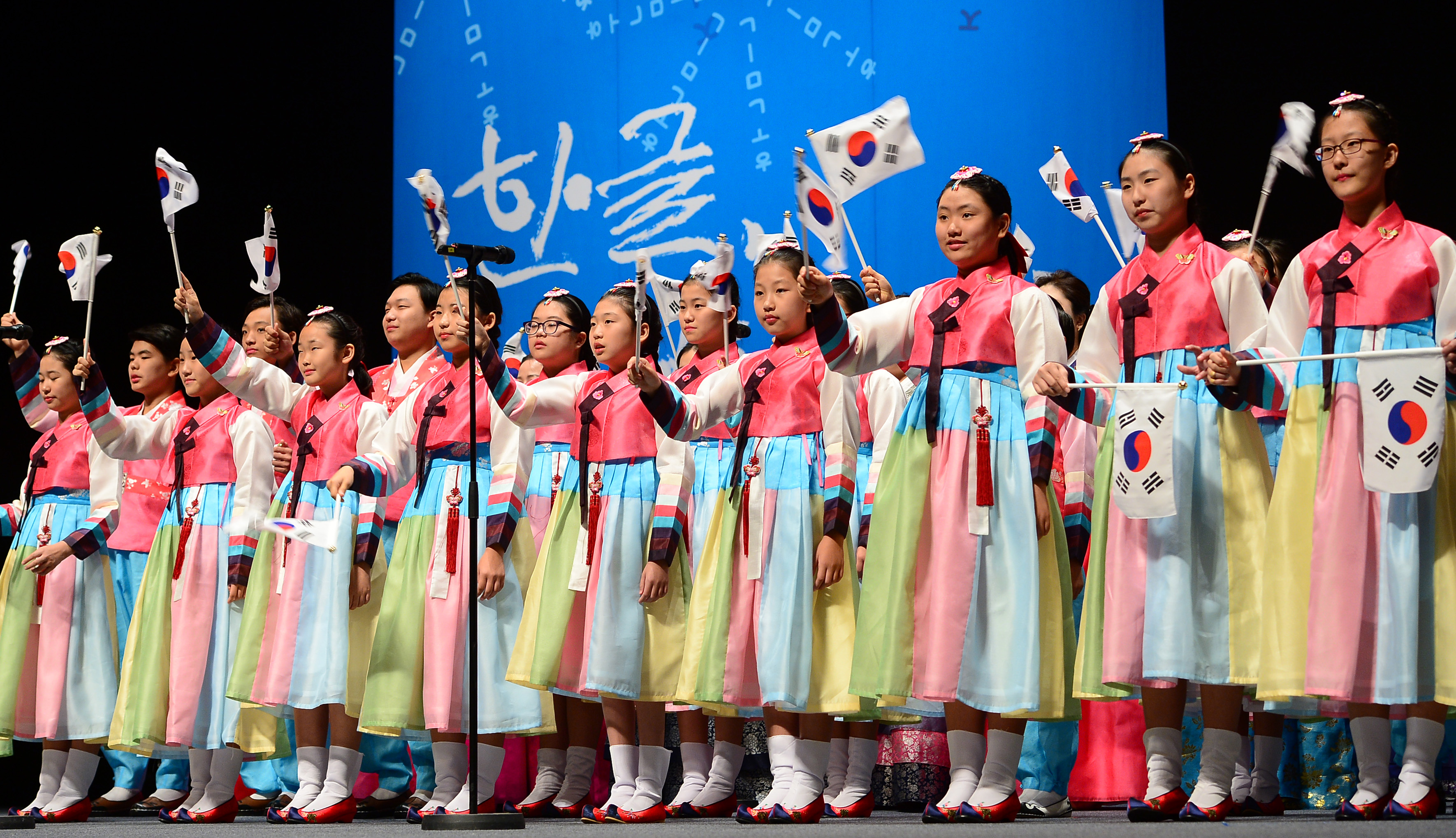 외국어 신조어의 무분별한 활용 삼가야 | 서울특별시 미디어재단 TBS