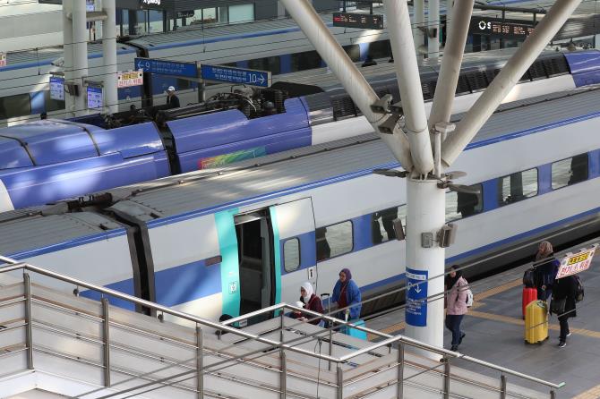 KTX·SRT 등 열차 부정승차 5년여 간 164만 건…하루 800건 | 서울특별시 미디어재단 TBS